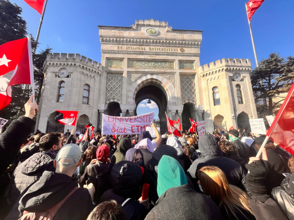 | PEN INTERNATIONAL | ΤΟΥΡΚΙΑ: ΚΑΤΑΔΙΚΑΖΟΥΜΕ ΑΠΕΡΙΦΡΑΣΤΑ ΤΗΝ ΚΑΤΑΣΤΟΛΗ ...